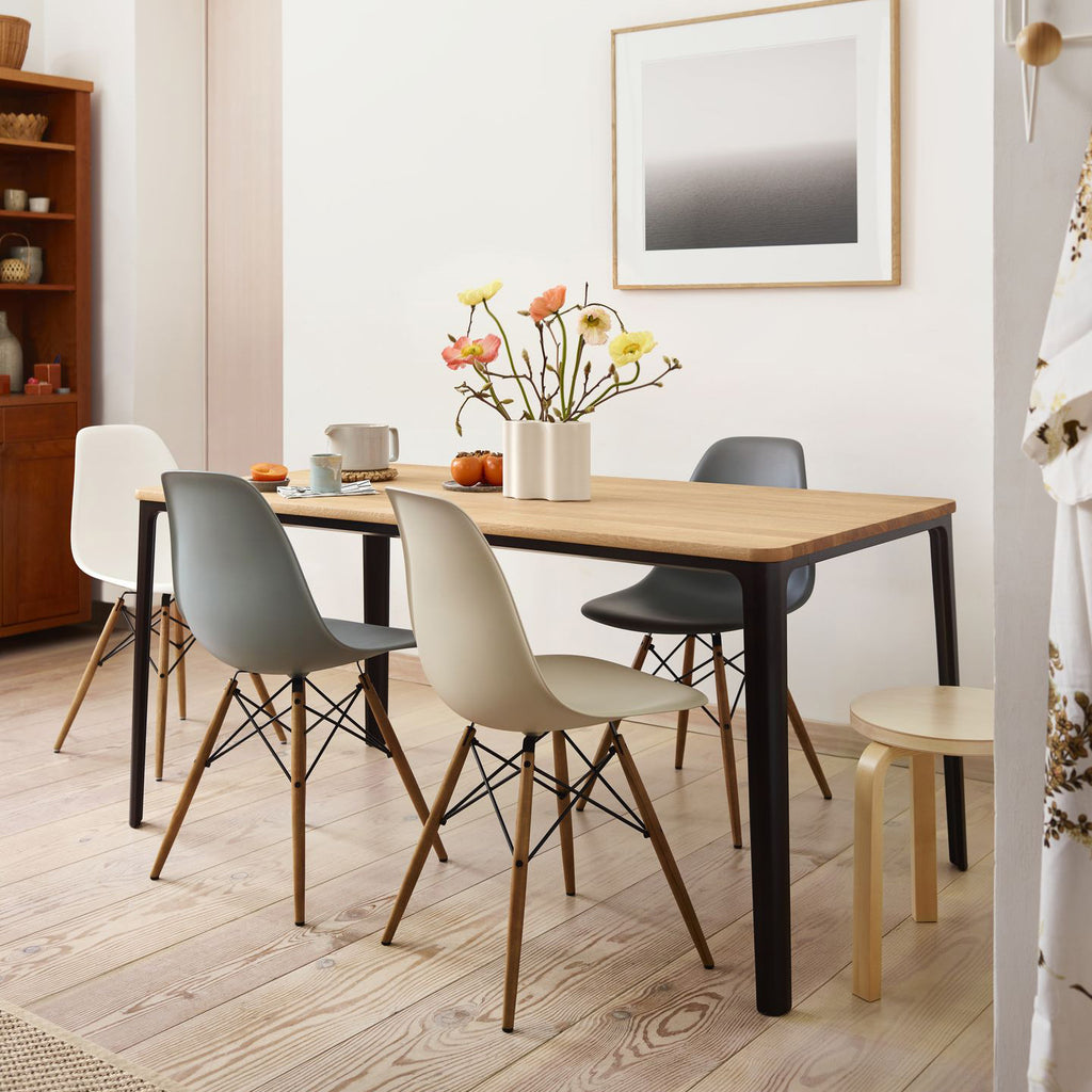 Cumpără de la Intro scaunul Eames Plastic DSW original produs de Vitra ...